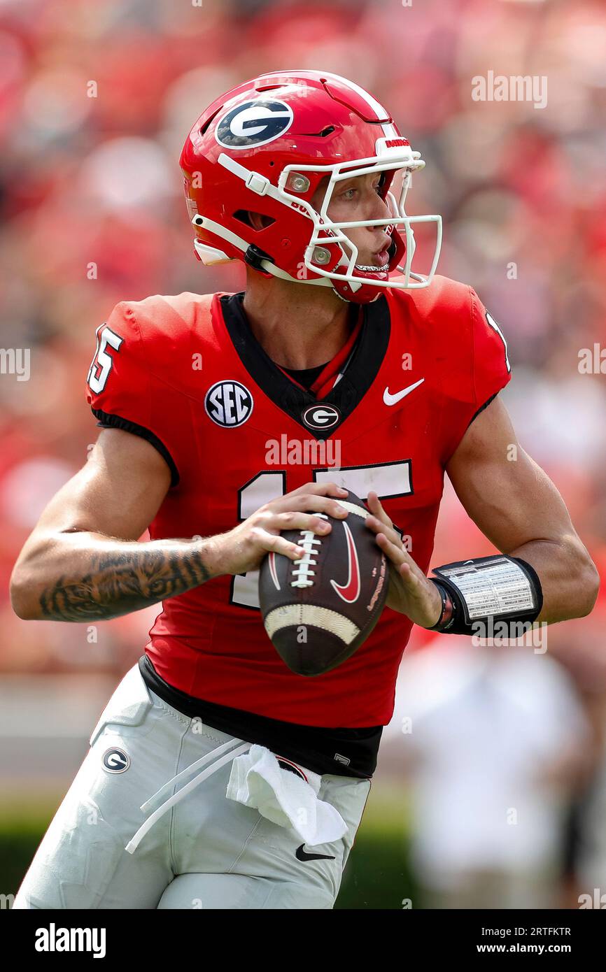 Georgia Bulldogs quarterback Carson Beck (15) looks for an open ...