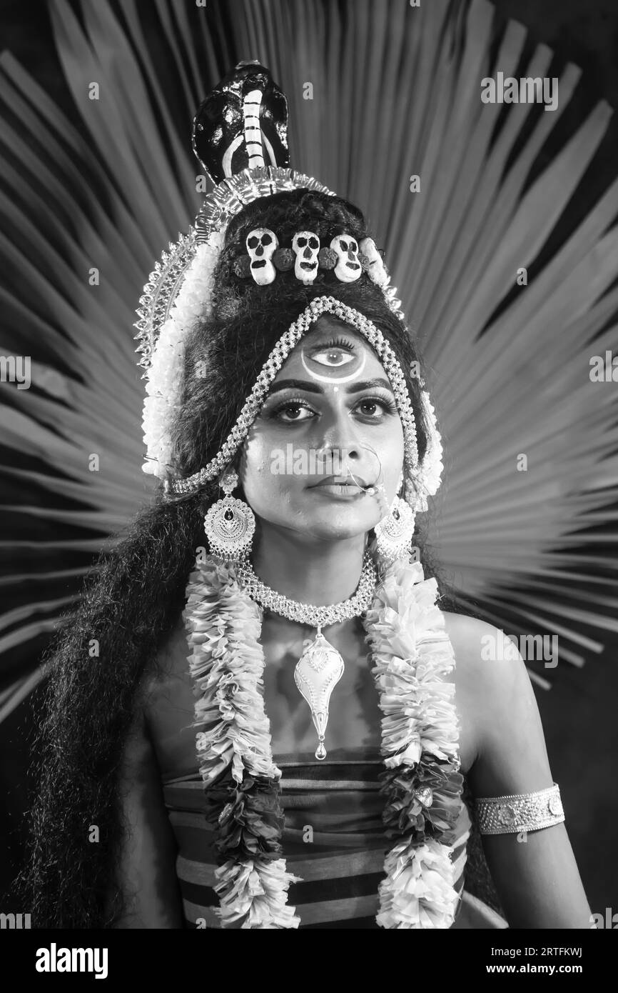 Portrait of beautiful Indian girl of Durga Idol Agomoni Concept Indoor ...