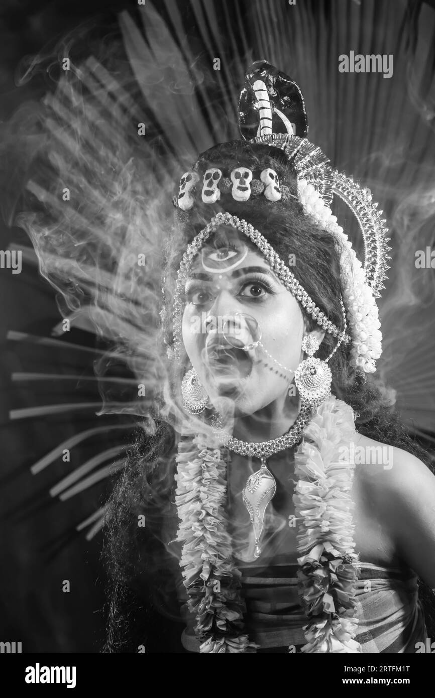 Portrait of beautiful Indian girl of Durga Idol Agomoni Concept Indoor ...