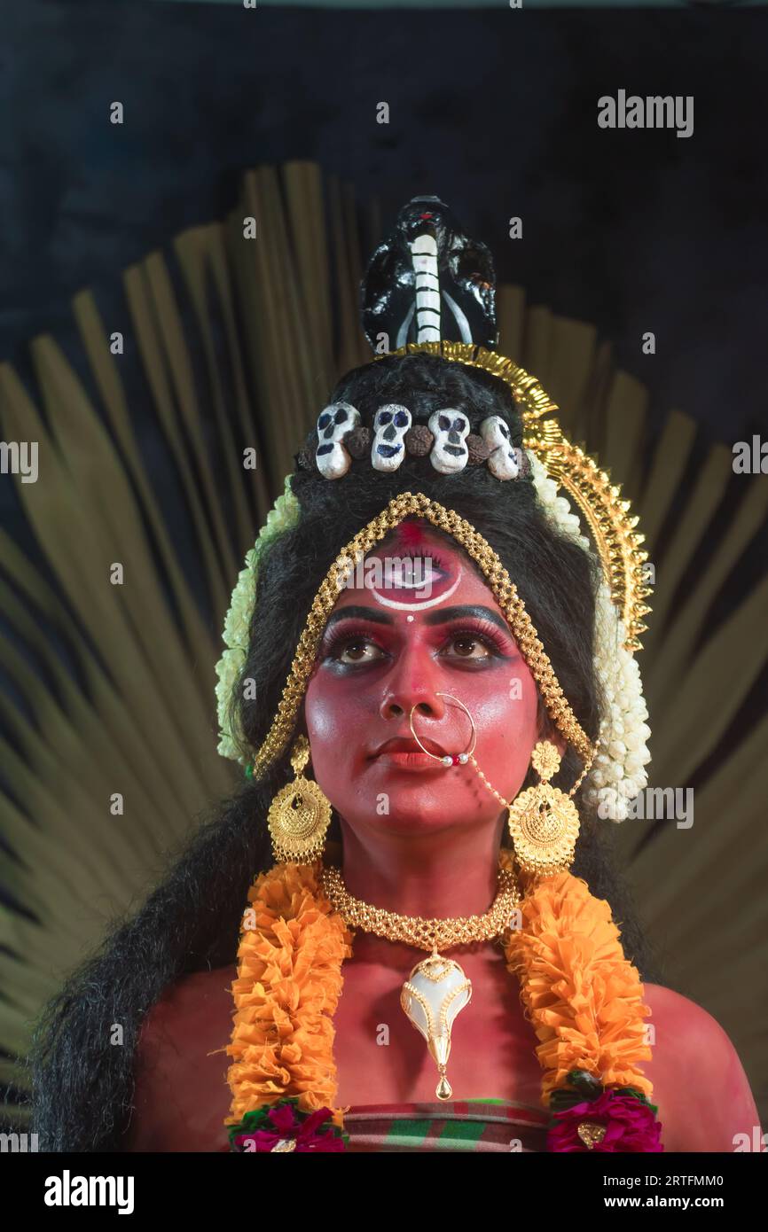 Portrait of beautiful Indian girl of Durga Idol Agomoni Concept Indoor ...