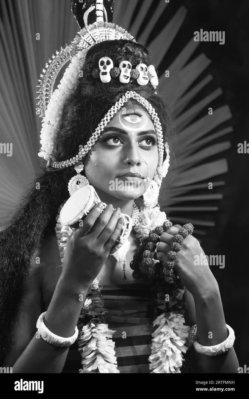 Portrait of beautiful Indian girl of Durga Idol Agomoni Concept Indoor ...