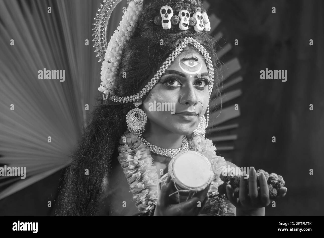 Portrait of beautiful Indian girl of Durga Idol Agomoni Concept Indoor ...