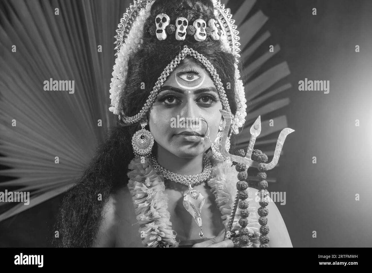 Portrait of beautiful Indian girl of Durga Idol Agomoni Concept Indoor ...