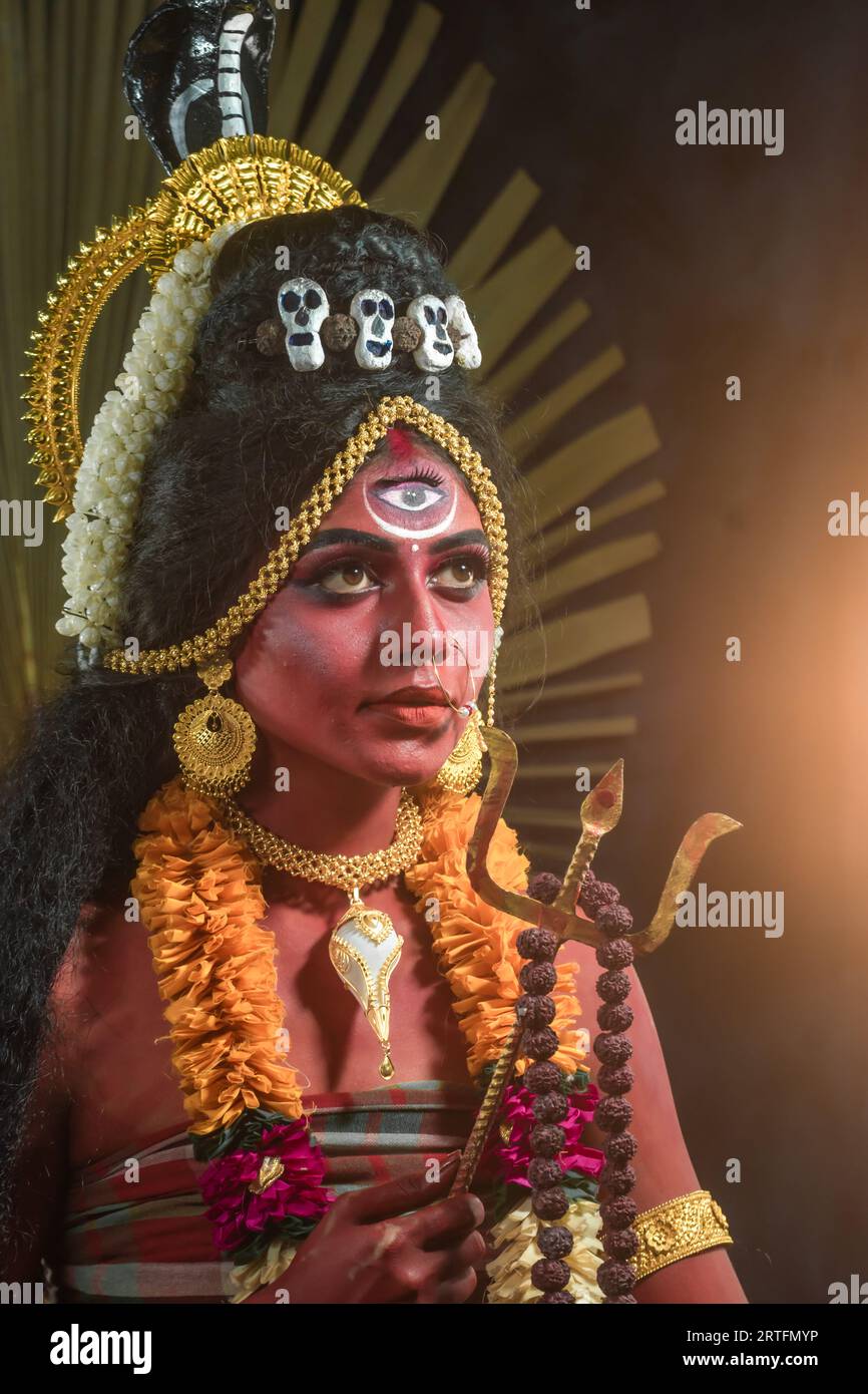 Portrait of beautiful Indian girl of Durga Idol Agomoni Concept Indoor ...