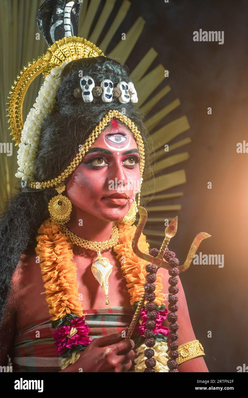 Portrait of beautiful Indian girl of Durga Idol Agomoni Concept Indoor ...
