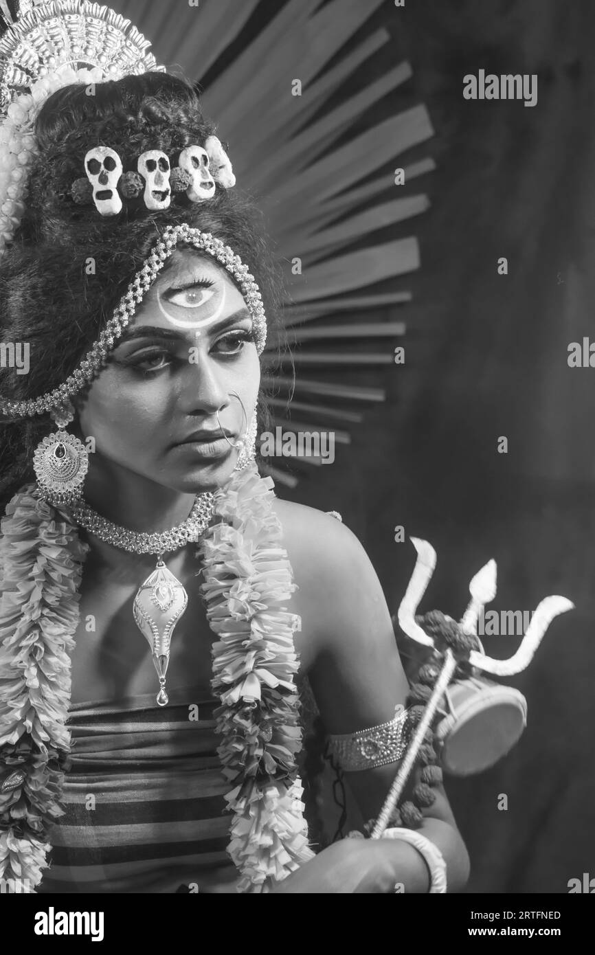 Portrait of beautiful Indian girl of Durga Idol Agomoni Concept Indoor ...