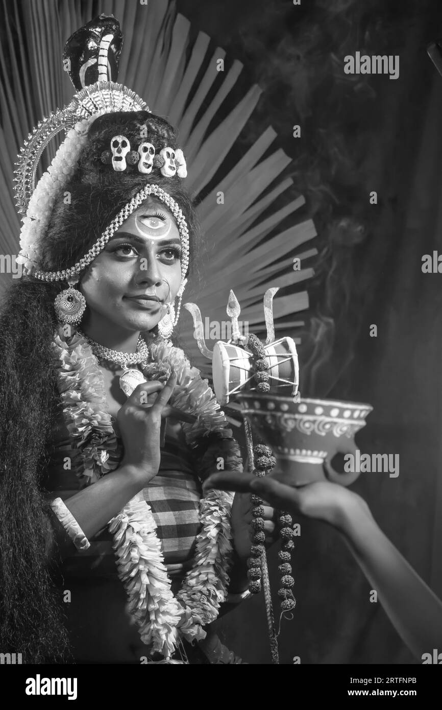 Portrait of beautiful Indian girl of Durga Idol Agomoni Concept Indoor ...