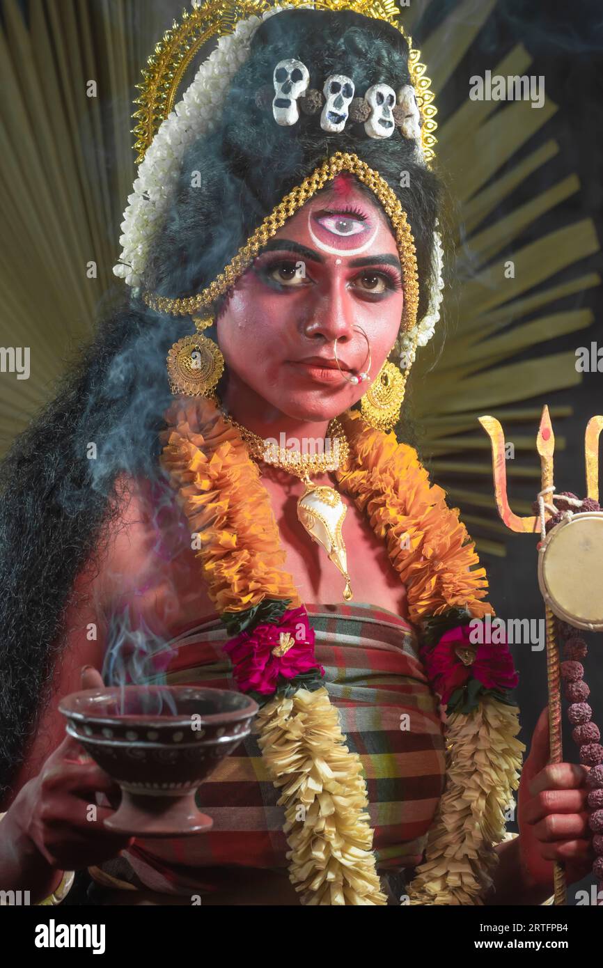 Portrait of beautiful Indian girl of Durga Idol Agomoni Concept Indoor ...