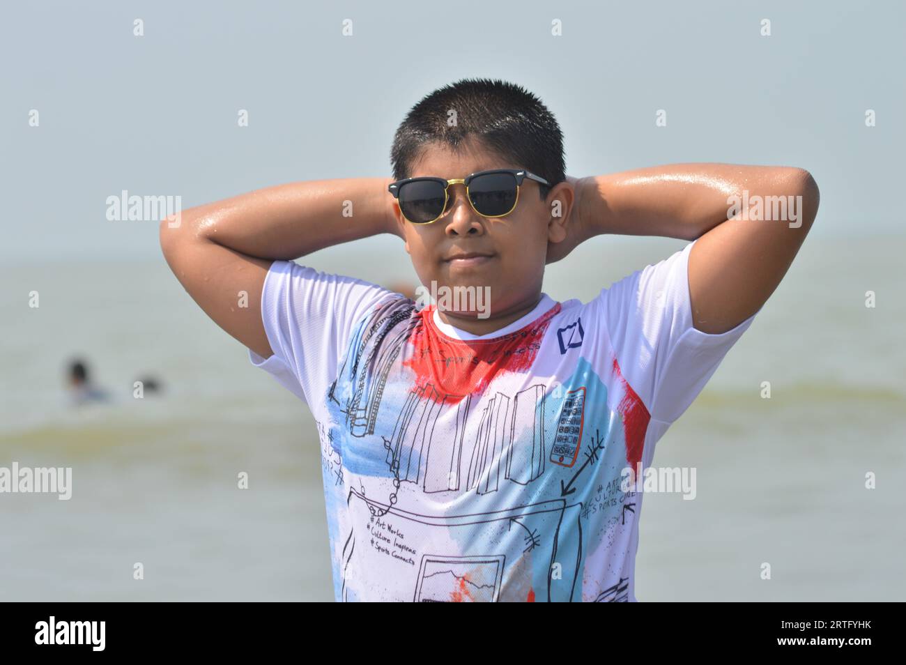 Fashion shoot beach hi-res stock photography and images - Alamy