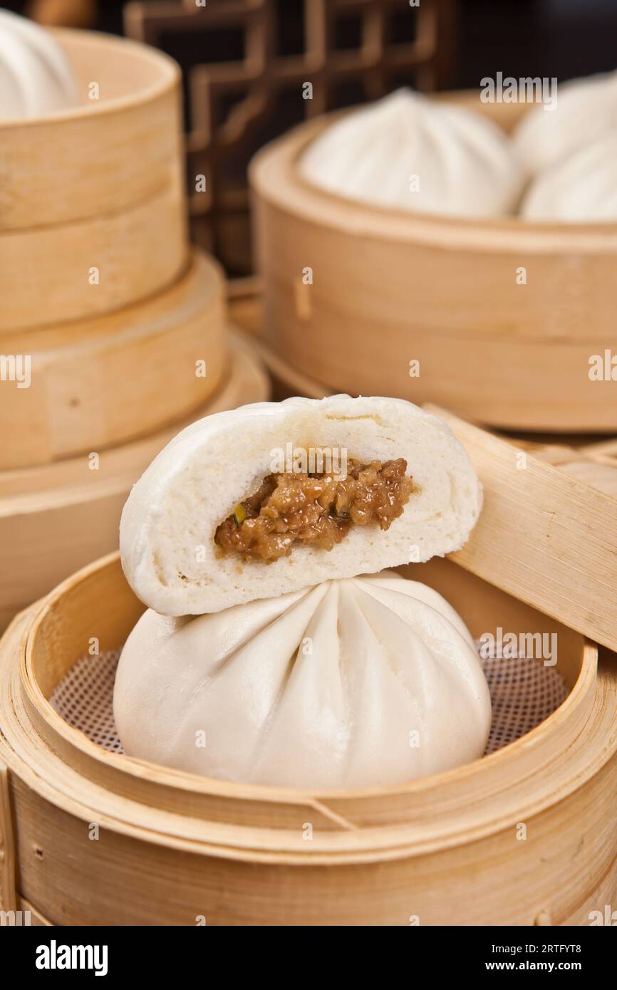 Chinese steamed buns hi-res stock photography and images - Alamy