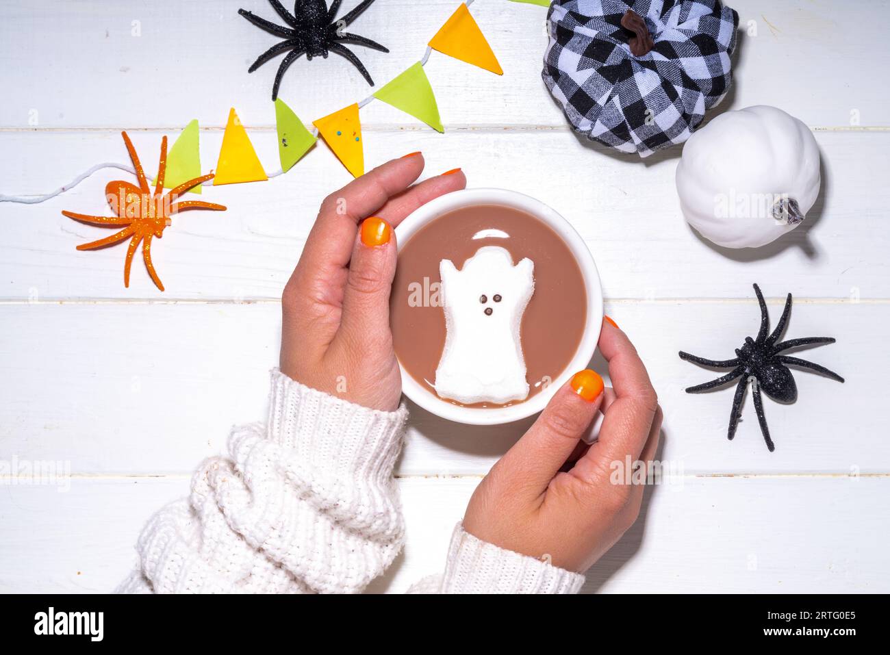 Chocolate ghost art hi-res stock photography and images - Alamy