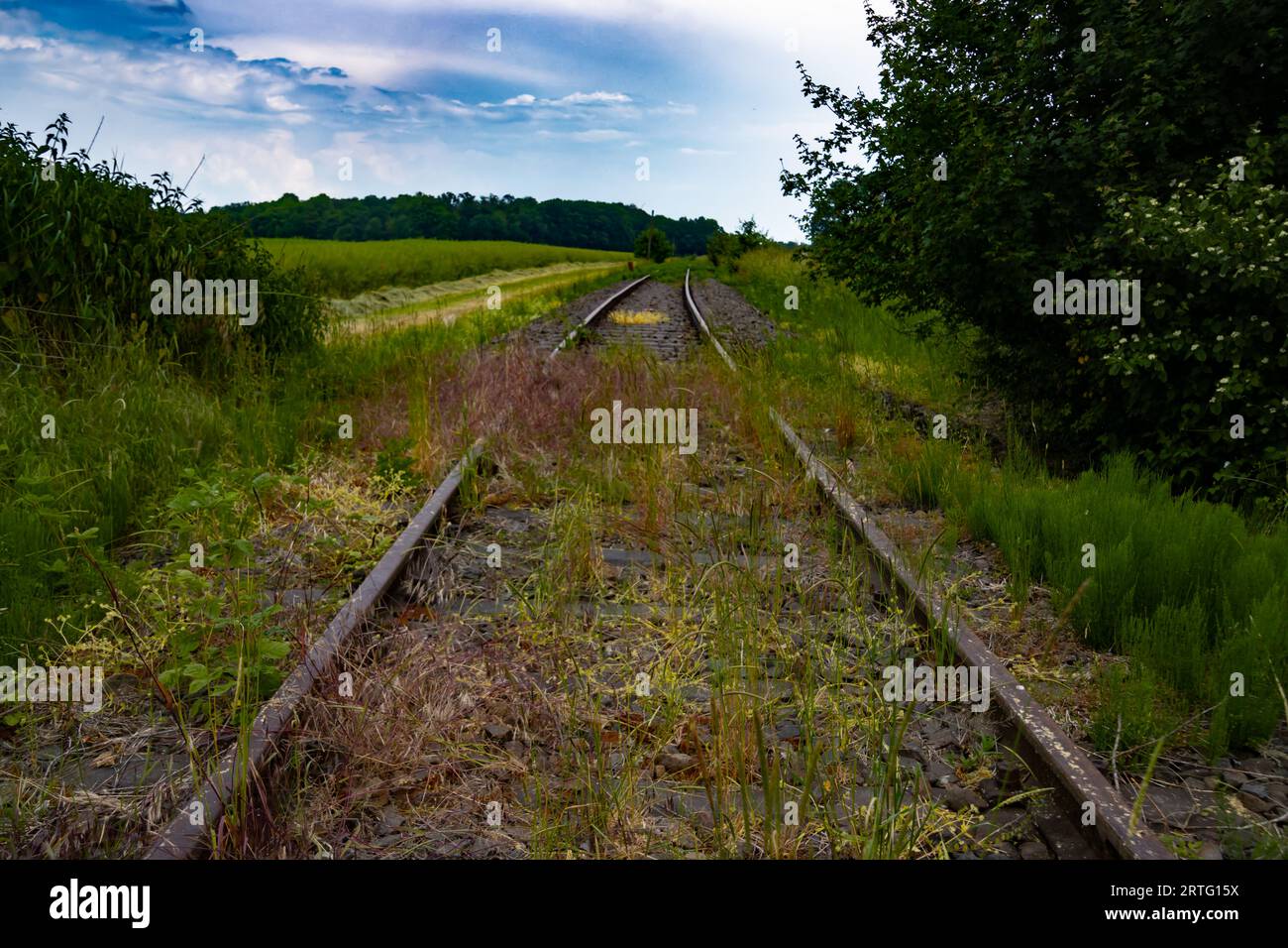 Vintage abandoned empty railroad hi-res stock photography and images - Alamy