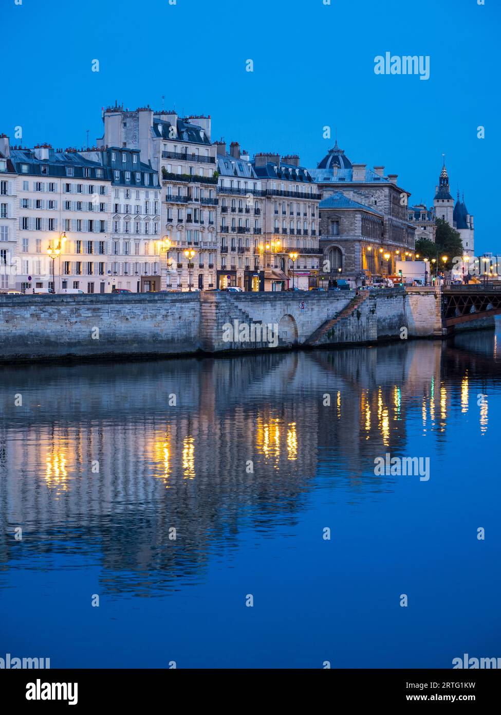Nighttime View of the Island of, Île de la Cité, River Seine, Paris ...