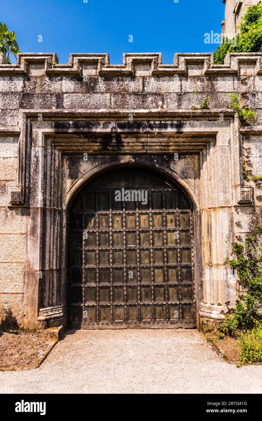 Wooden gates at Lanhydrock, Bodmin, Cornwall, UK Stock Photo - Alamy