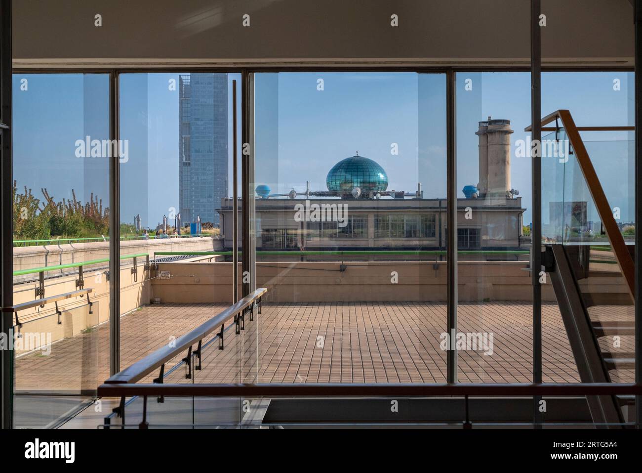 Fiat lingotto factory test track hi-res stock photography and images ...