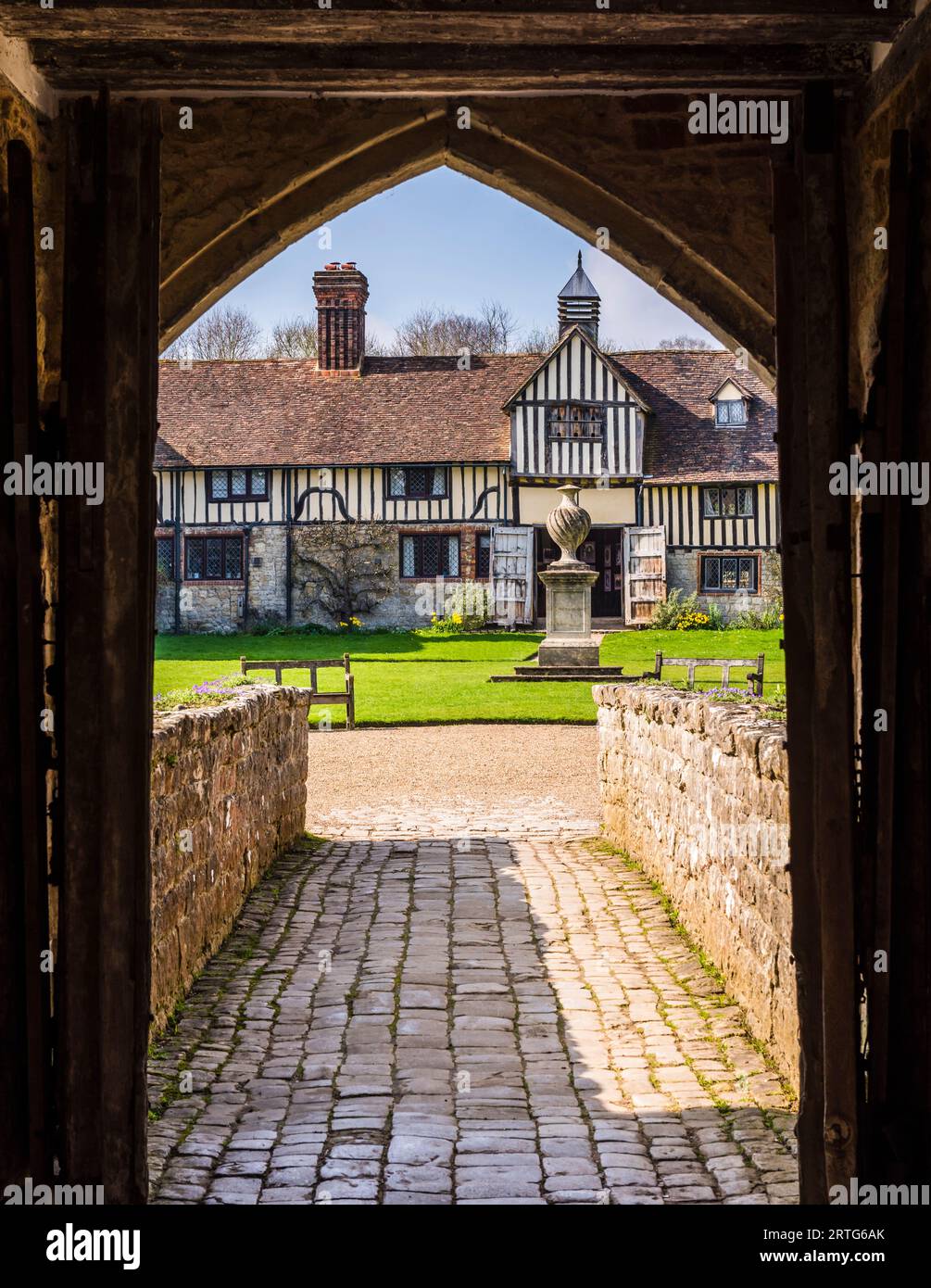 Aubretia bridge hi-res stock photography and images - Alamy