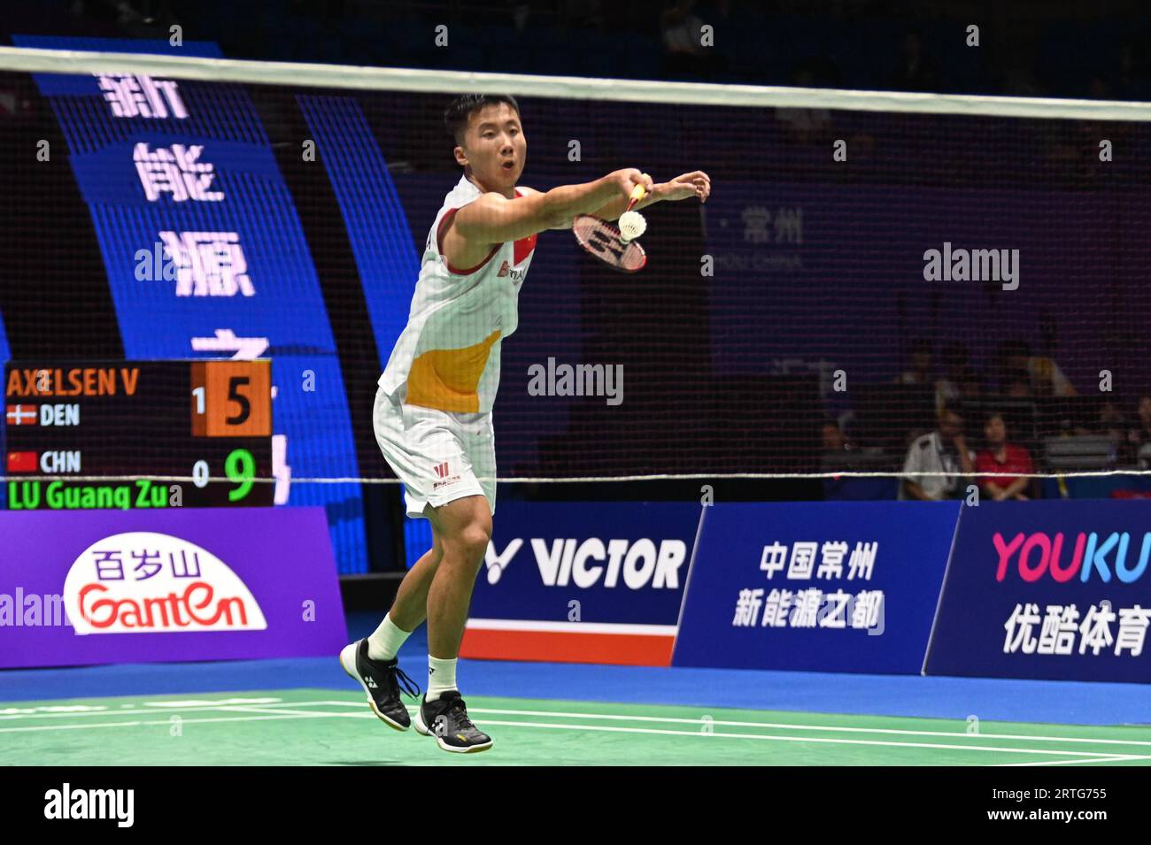 Danish badminton player Viktor Axelsen defeats Chinese badminton player ...