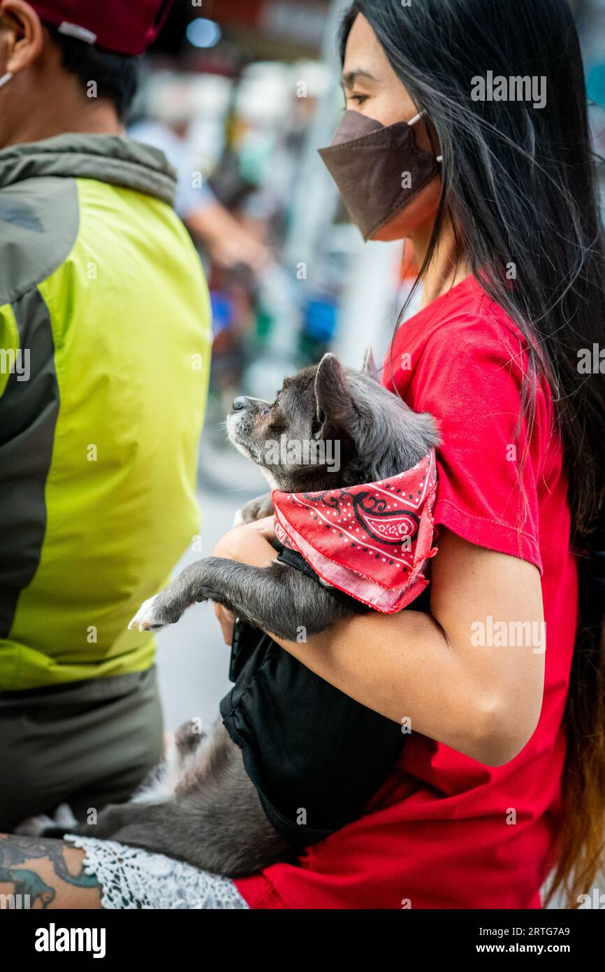 Local Thai people, tourists and residents rush past the busy junction ...