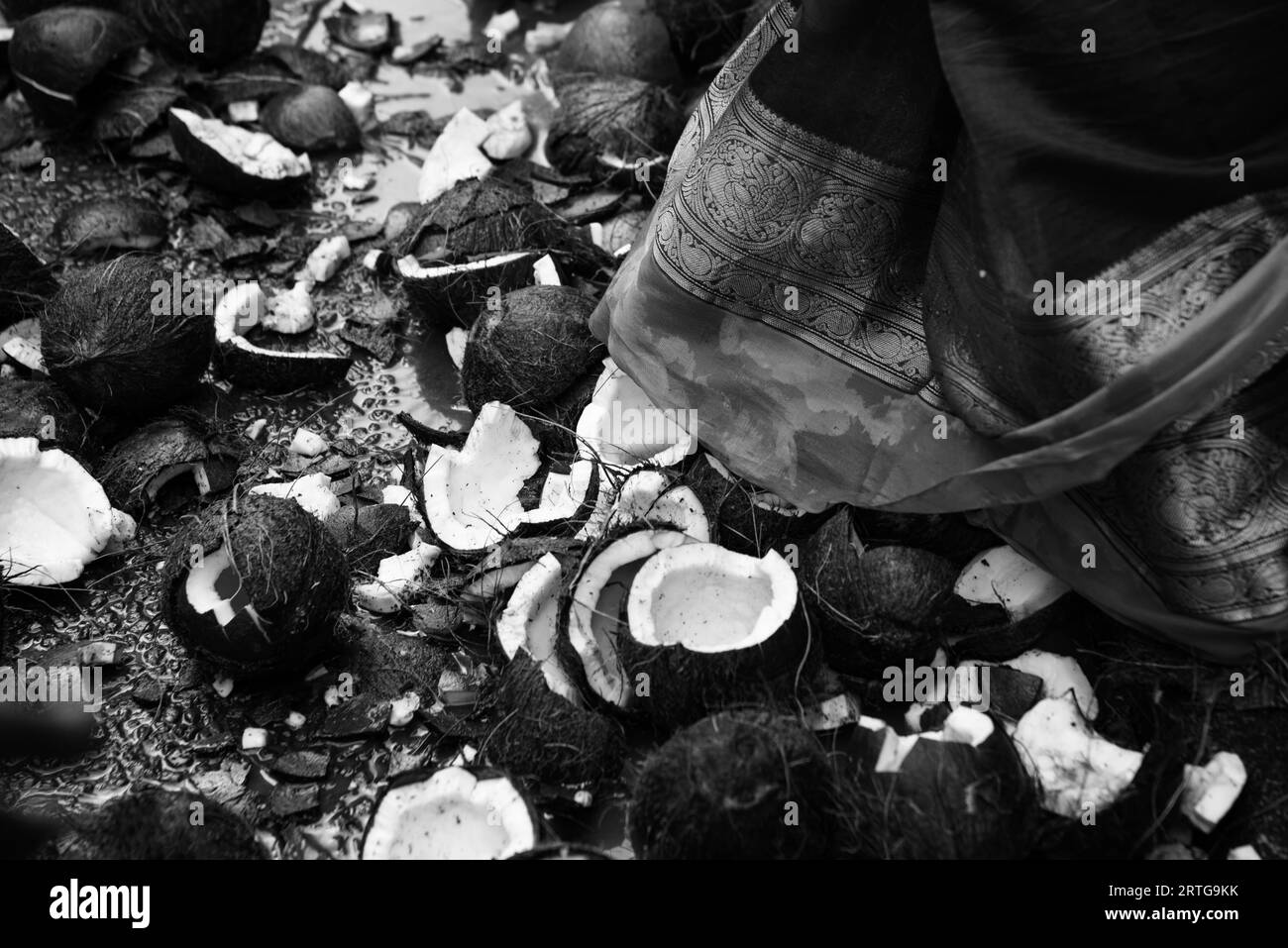 Offering to ganesh Black and White Stock Photos & Images - Alamy