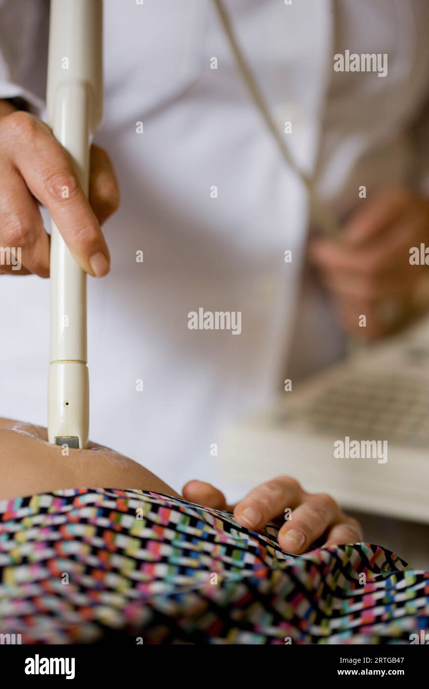 Close up of a doctor hand performing an ultrasound scan Stock Photo - Alamy