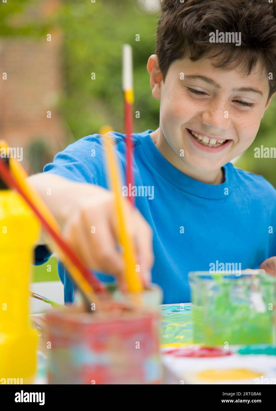 Male child artist hi-res stock photography and images - Alamy