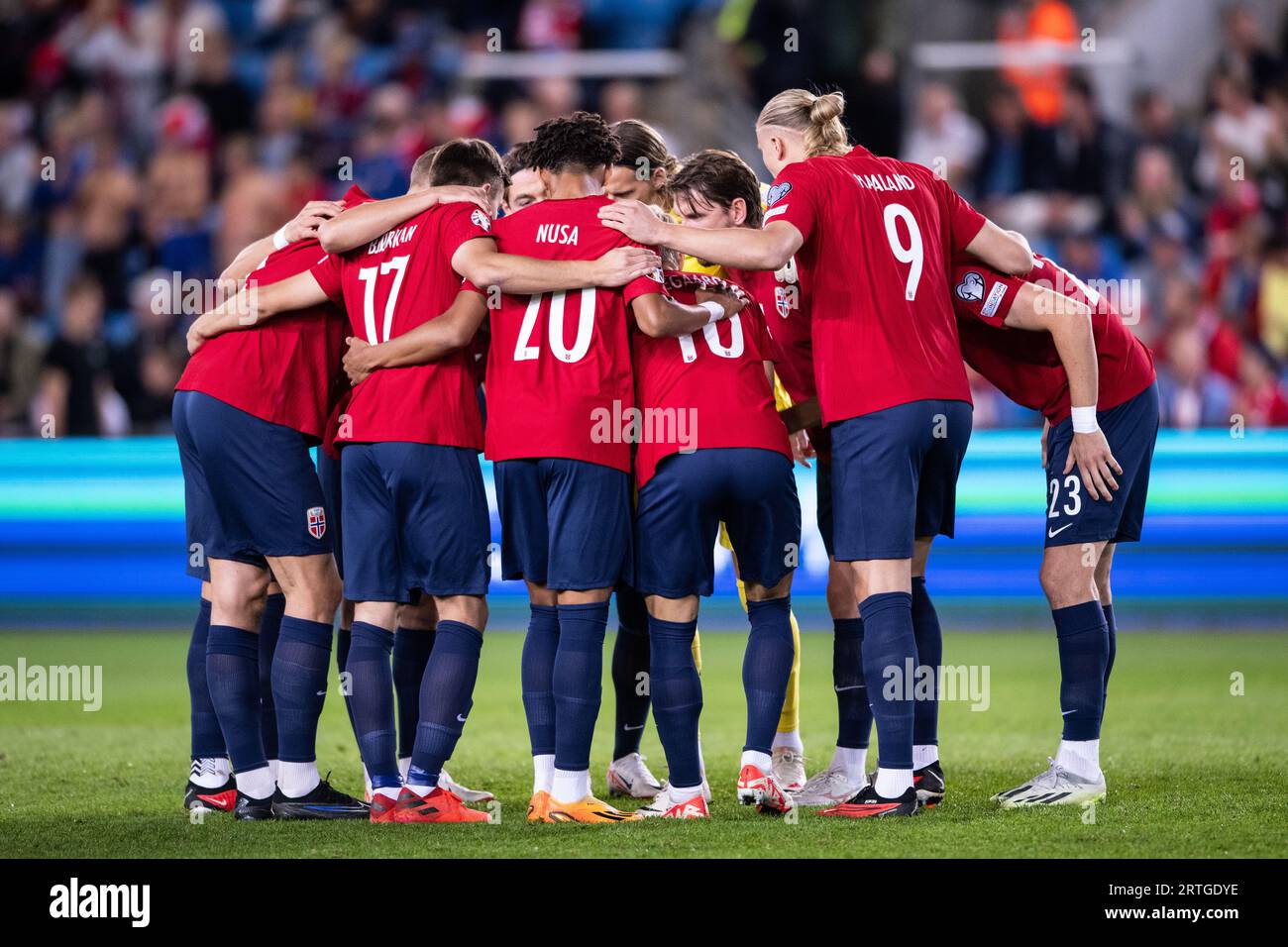 Oslo, Norway. 12th Sep, 2023. The players of Norway unite in a huddle ...