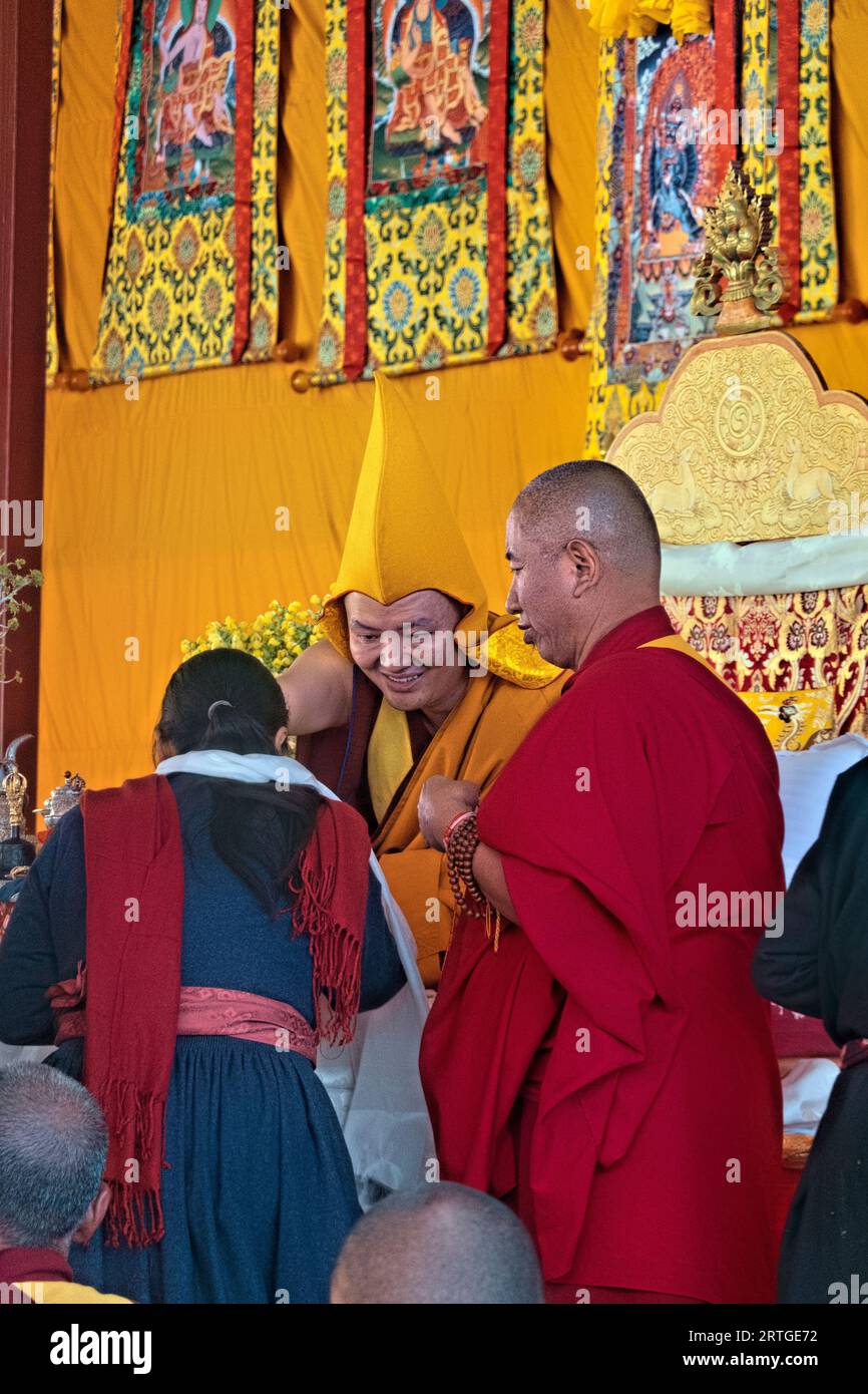Rinpoche Kyabje Kundeling Tatsak giving blessings, Lingshed Gompa ...