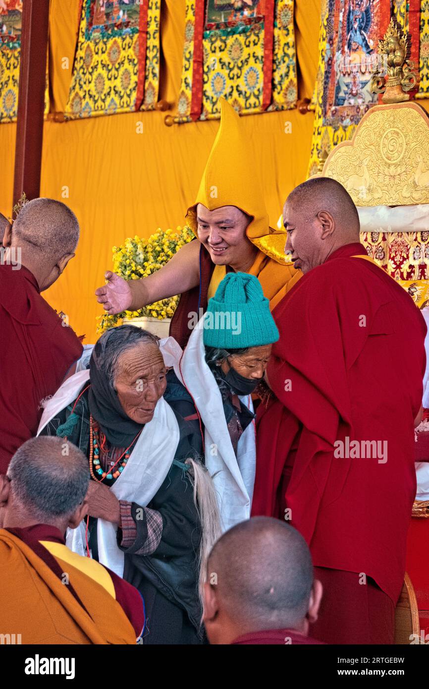 Rinpoche Kyabje Kundeling Tatsak giving blessings, Lingshed Gompa ...