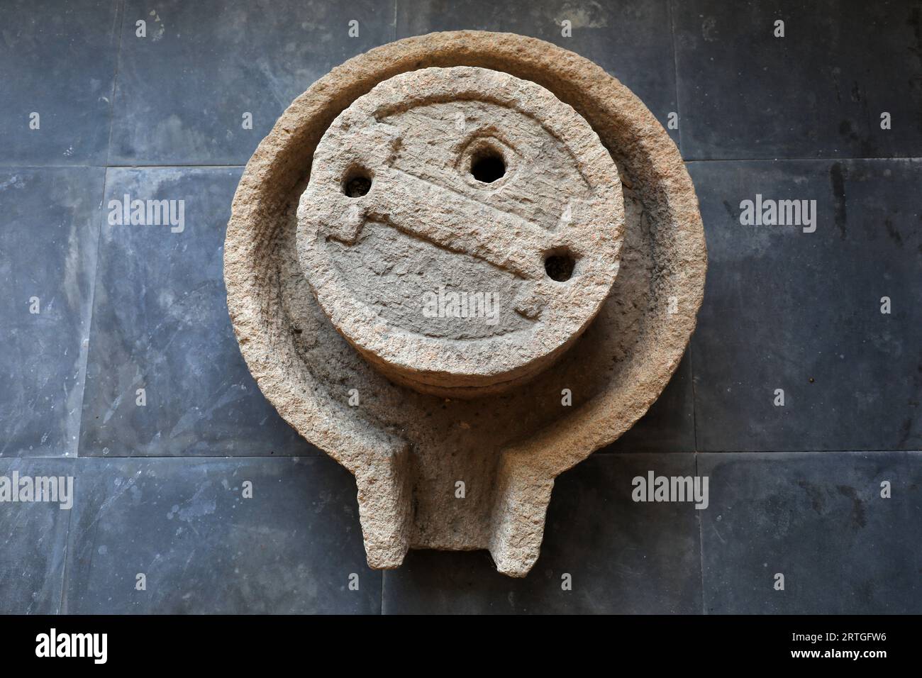 Stone plate ancient china hi-res stock photography and images - Alamy
