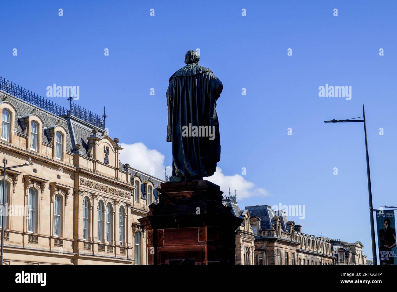 Tall monument stands proudly hi-res stock photography and images - Alamy