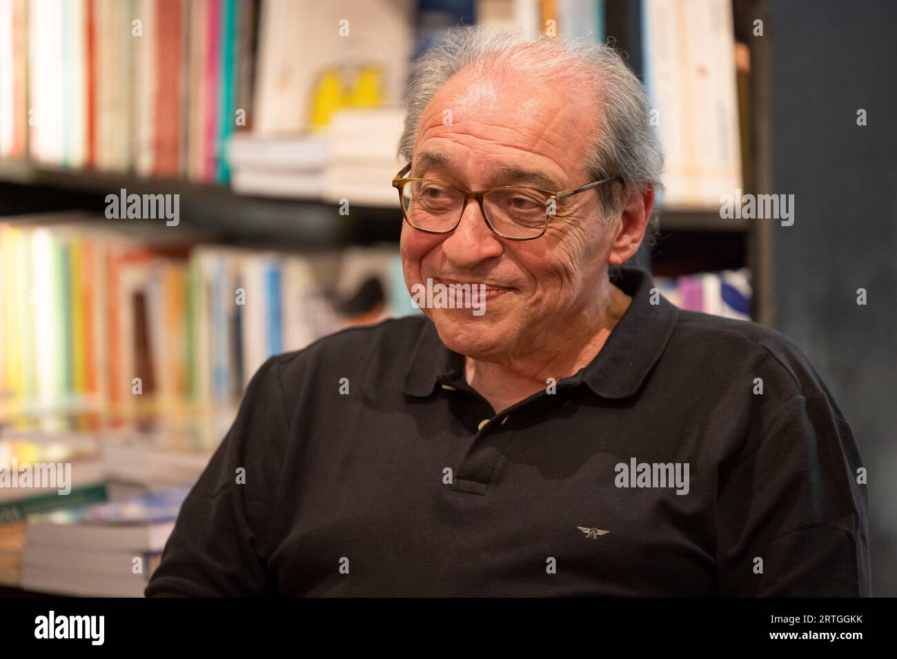 Letras a hi-res stock photography and images - Alamy