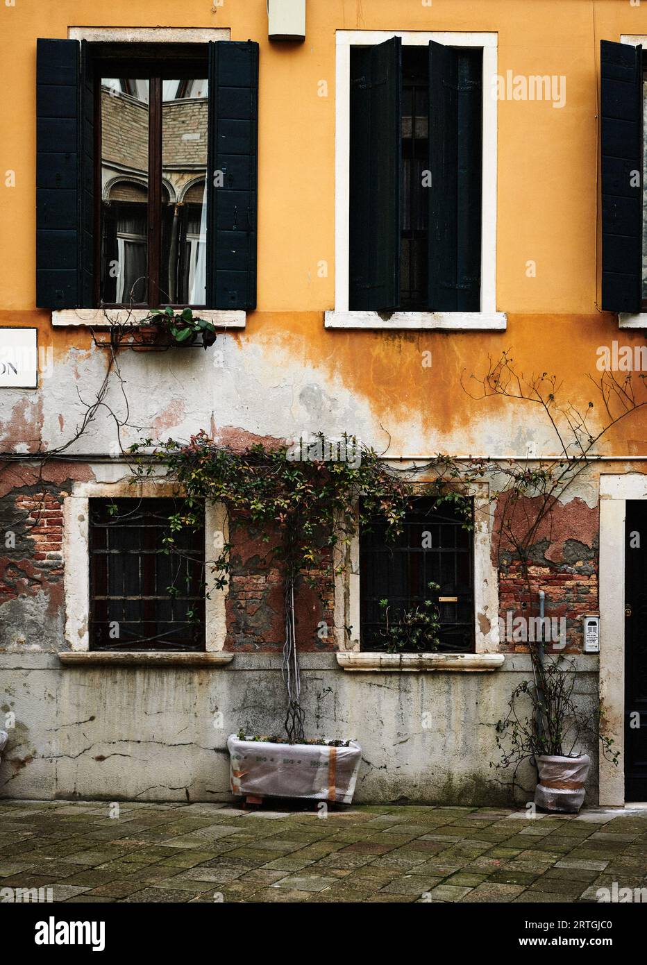 Backstreet venice hi-res stock photography and images - Alamy