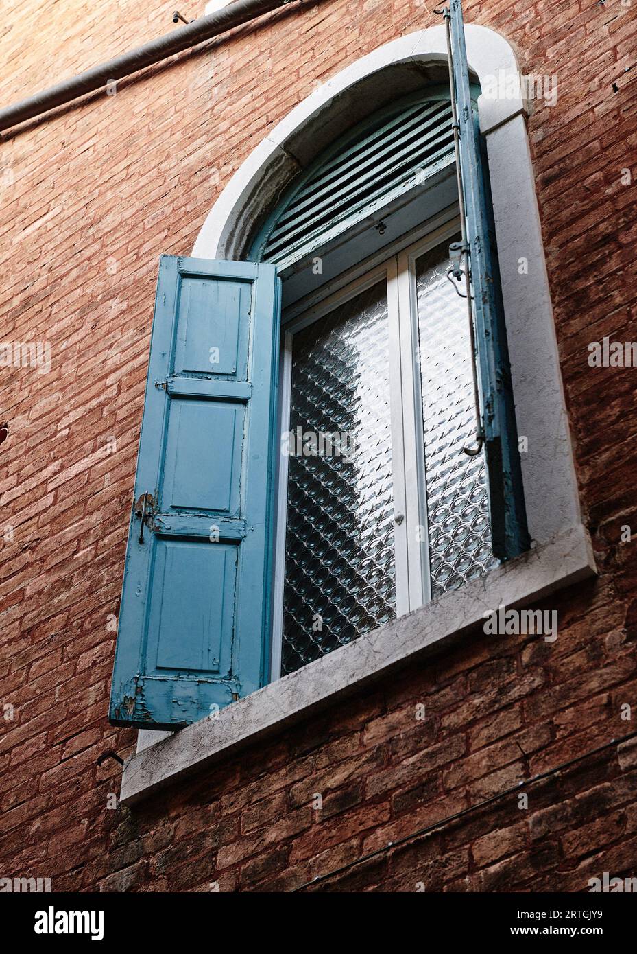 Original shutters hi-res stock photography and images - Alamy