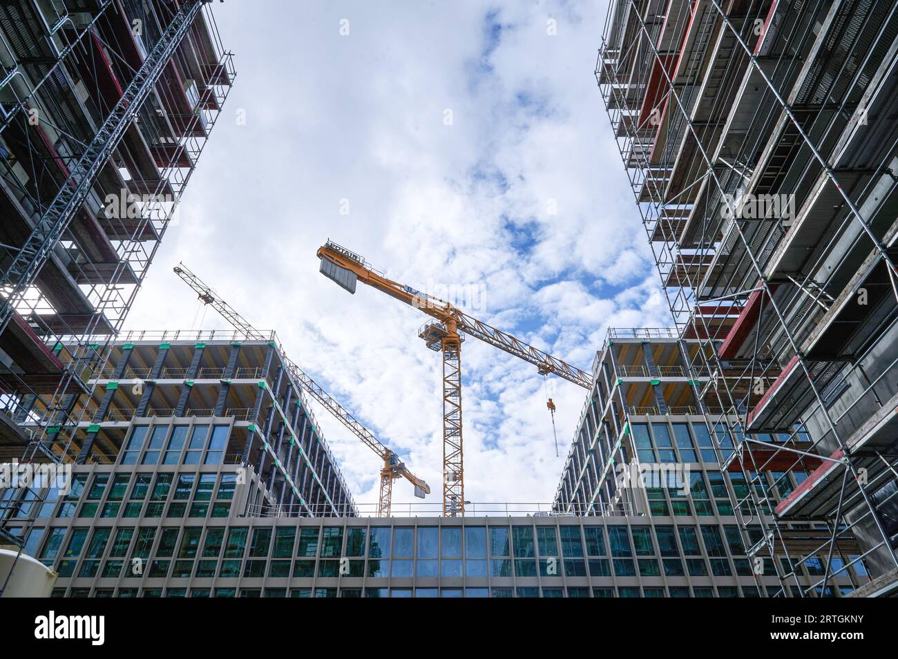 Berlin, Germany. 13th Sep, 2023. Cranes stand on the construction site ...