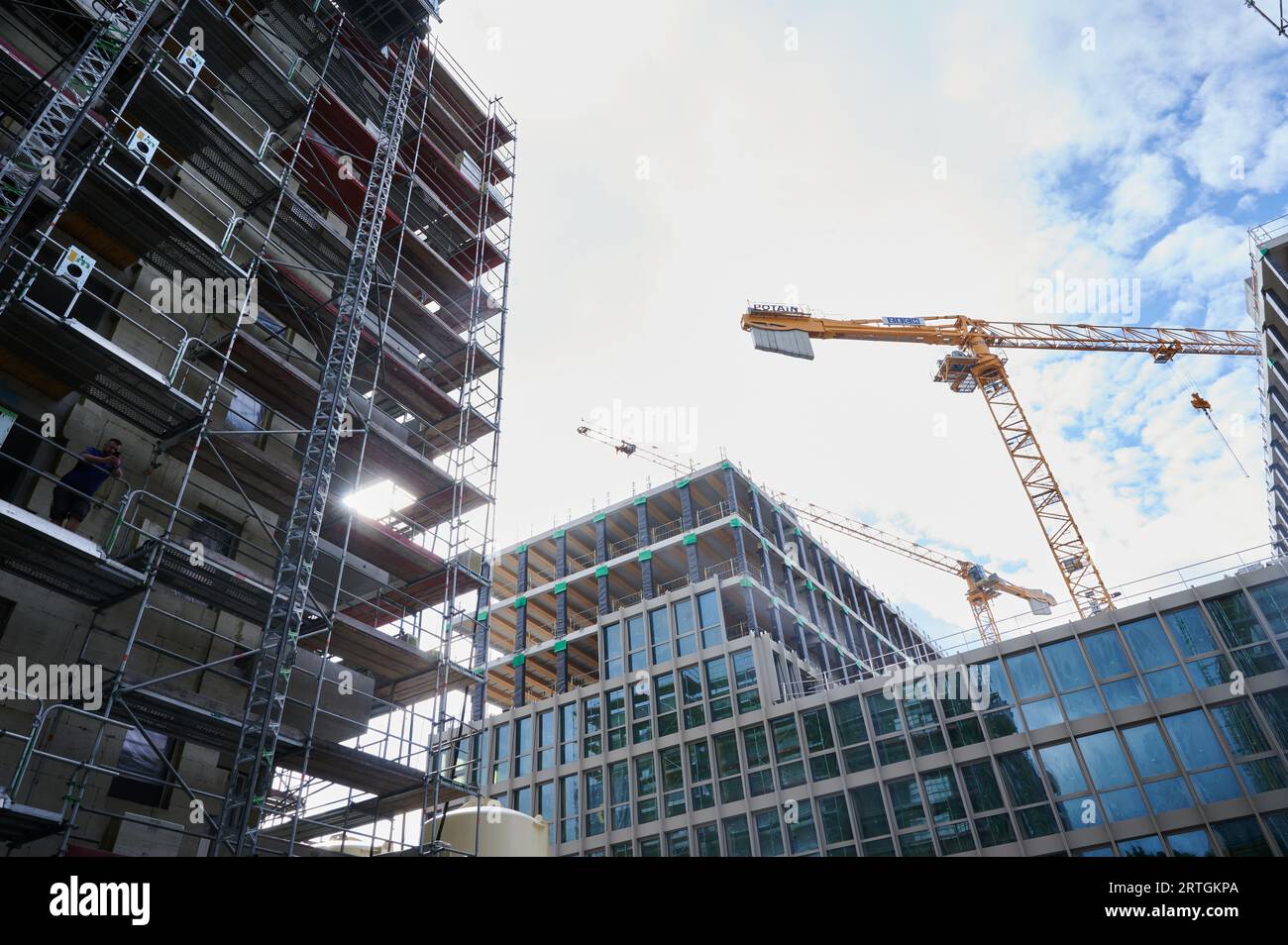 Berlin, Germany. 13th Sep, 2023. Cranes stand on the construction site ...