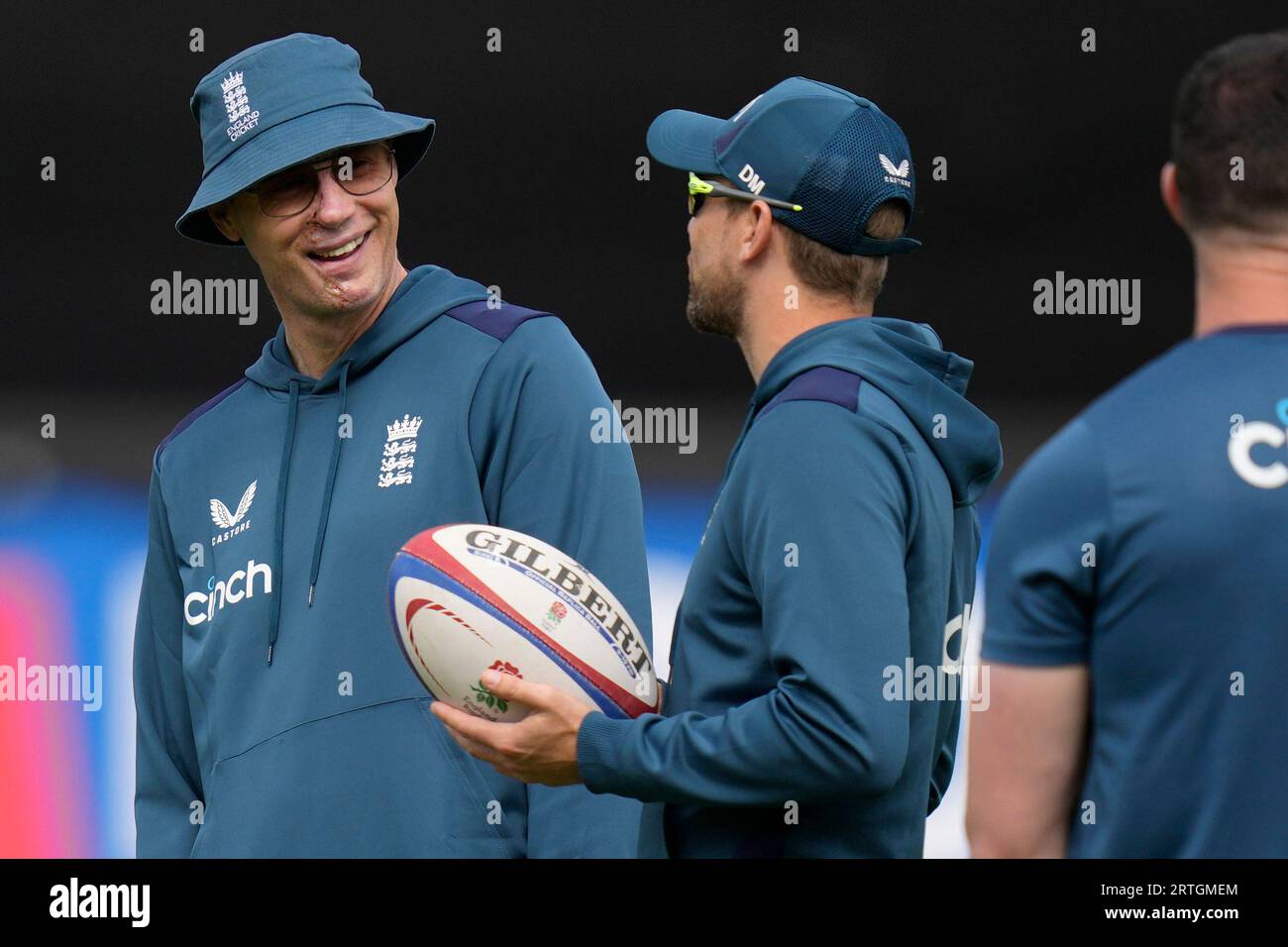 Former England cricketer Andrew 'Freddie' Flintoff, left, with squad ...