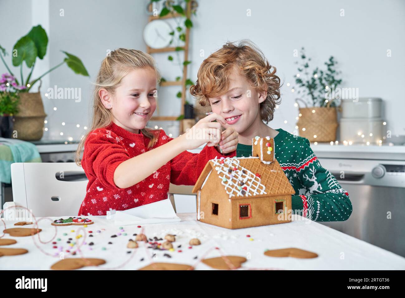 Gingerbread house inside light hi-res stock photography and images - Alamy