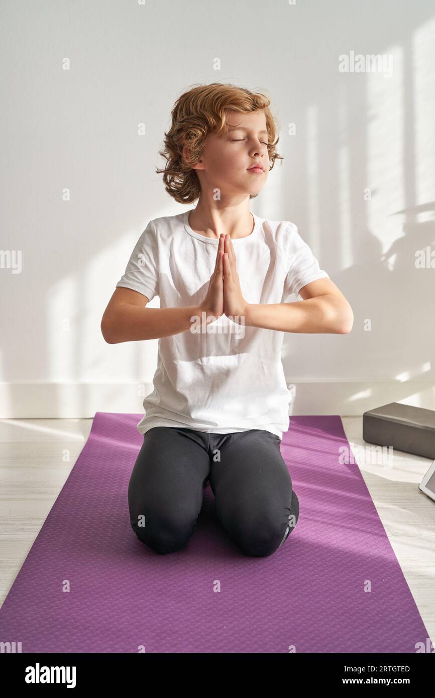 Hands in namaste position hi-res stock photography and images - Alamy