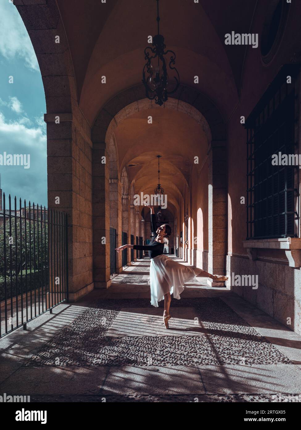 Arabesque ballet hi-res stock photography and images - Alamy