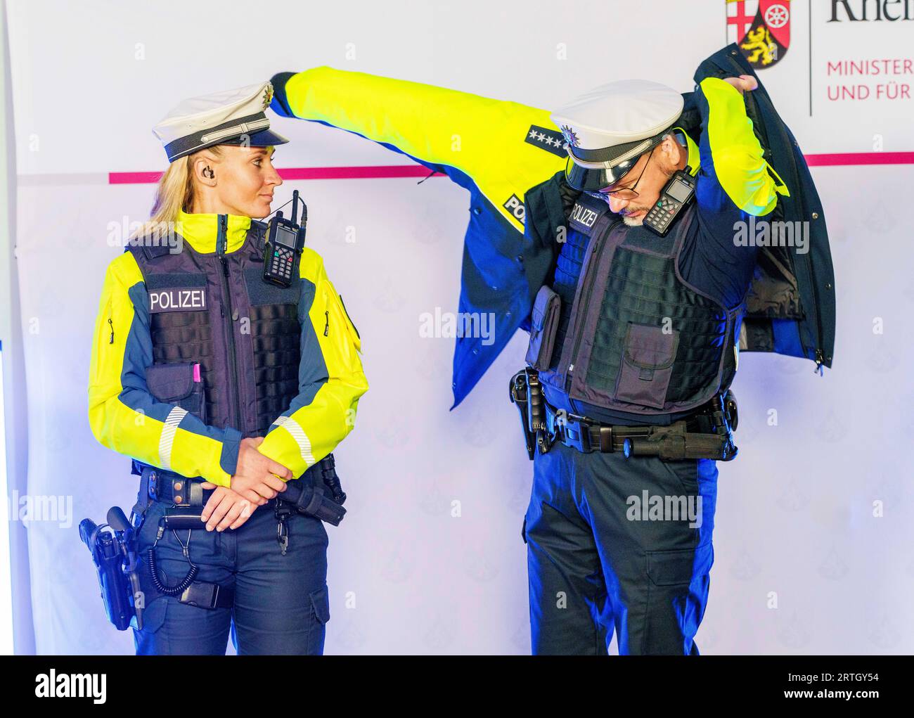 Functional test hi-res stock photography and images - Alamy