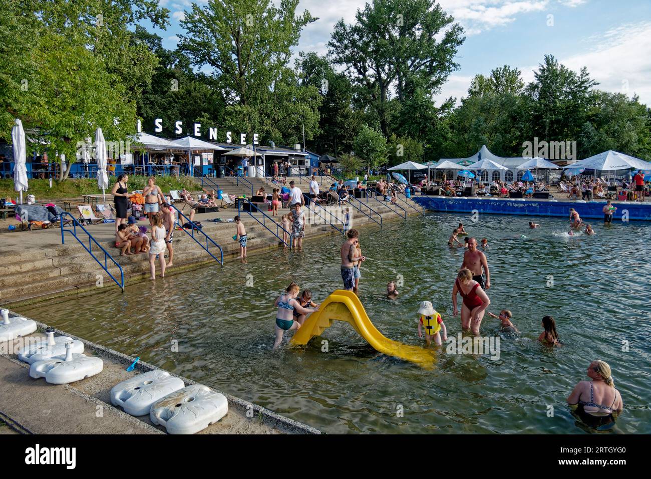 Strandbad Weissensee, Berlin , Deutschland, Sommer in Berlin Stock ...
