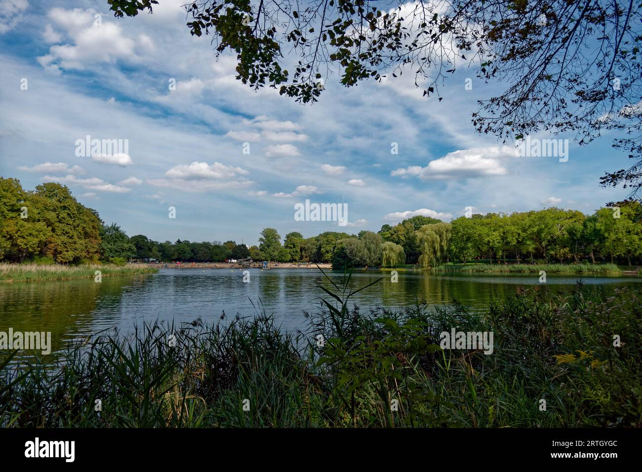 Sommer in berlin hi-res stock photography and images - Alamy