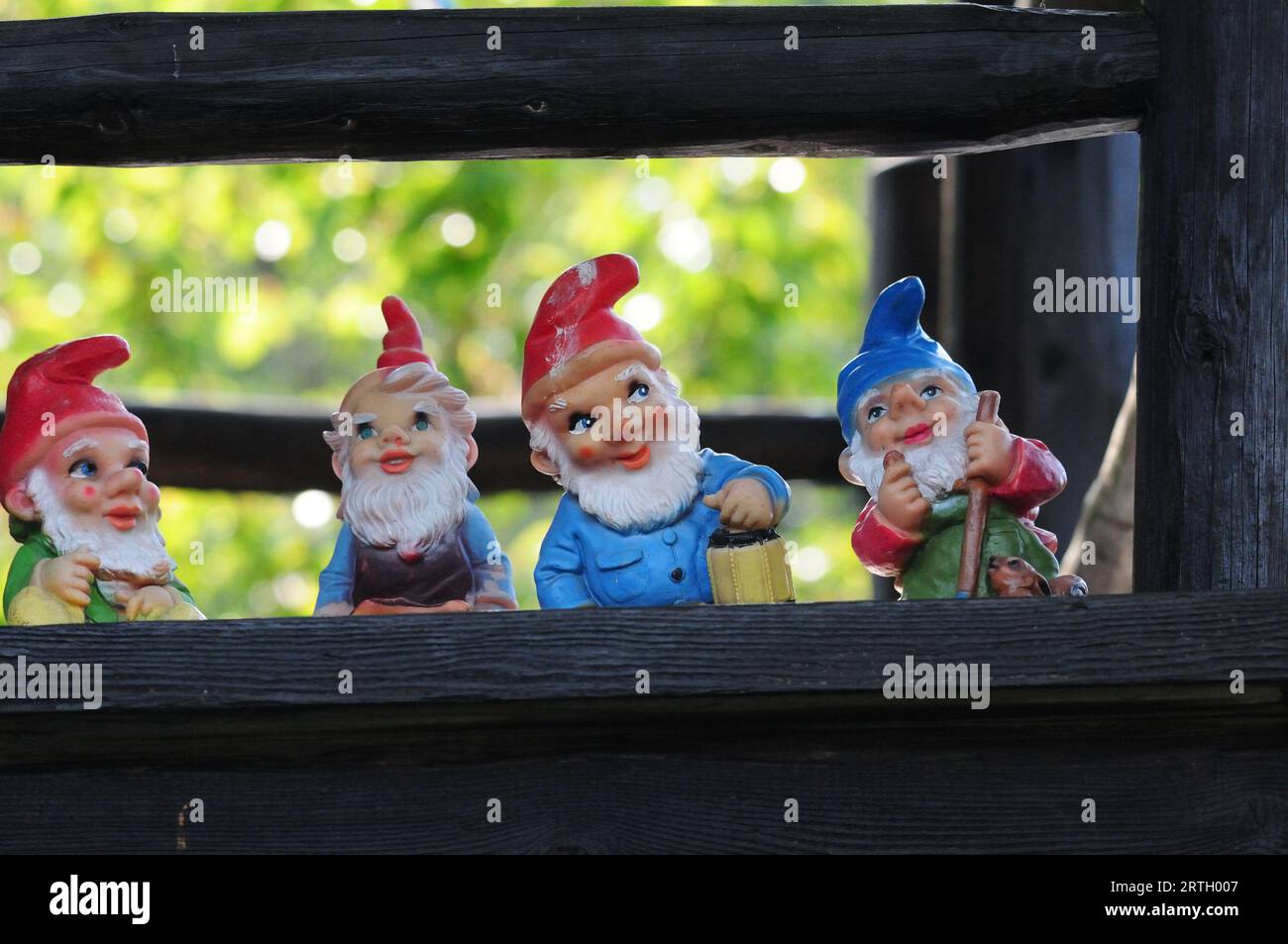 Antique garden gnomes hi-res stock photography and images - Alamy