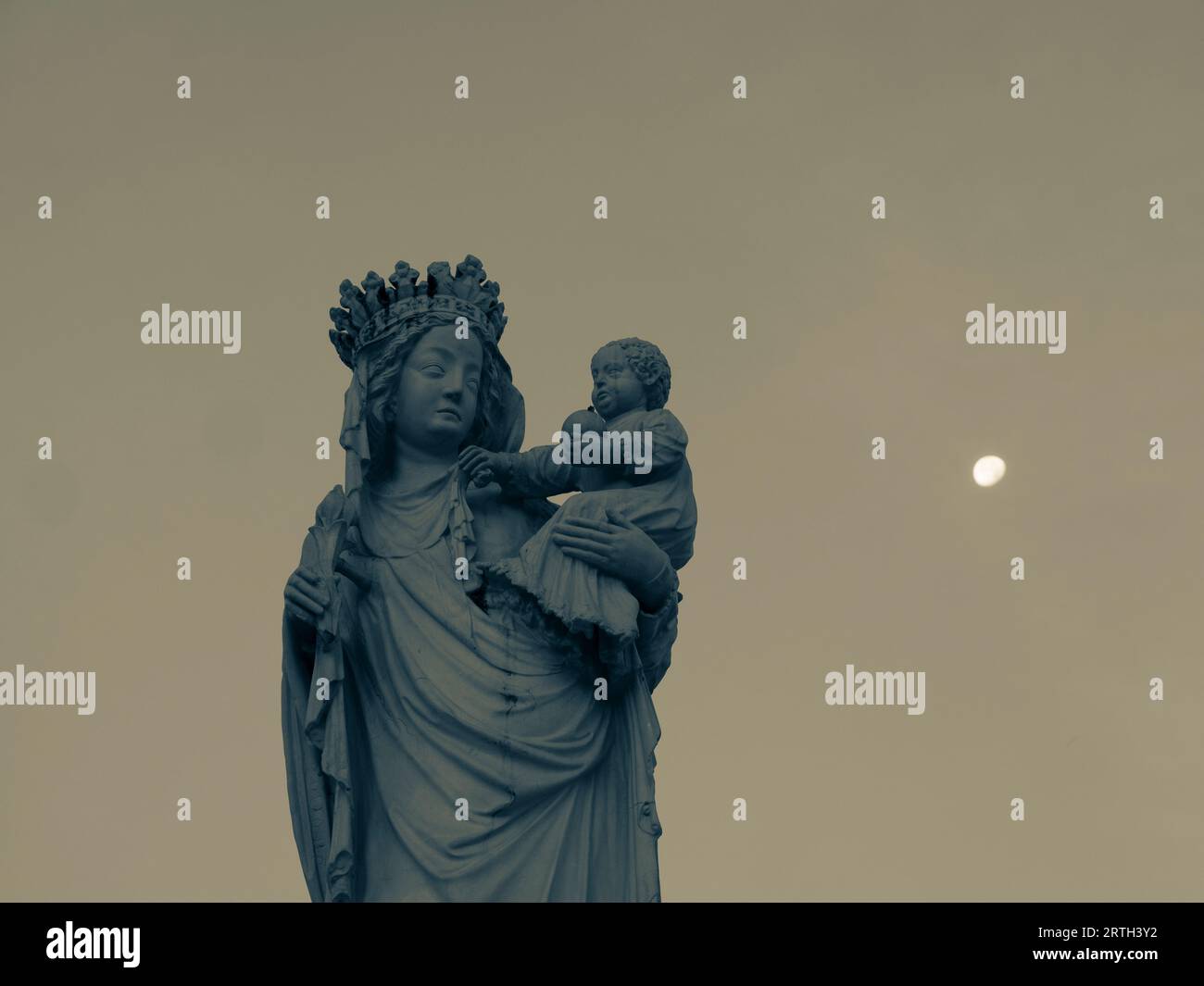 Virgin of Paris, Virgin Mary Statue, Nighttime, Moon, Notre-Dame ...