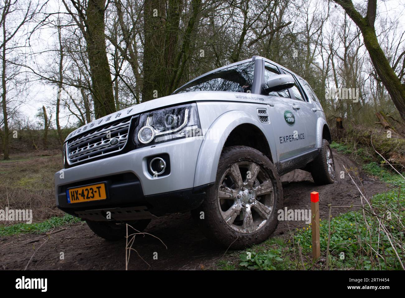 Photo series from an afternoon offroading with several Land Rover cars ...