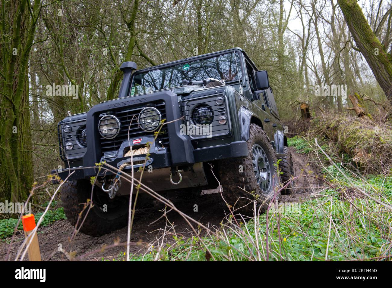 Photo series from an afternoon offroading with several Land Rover cars ...