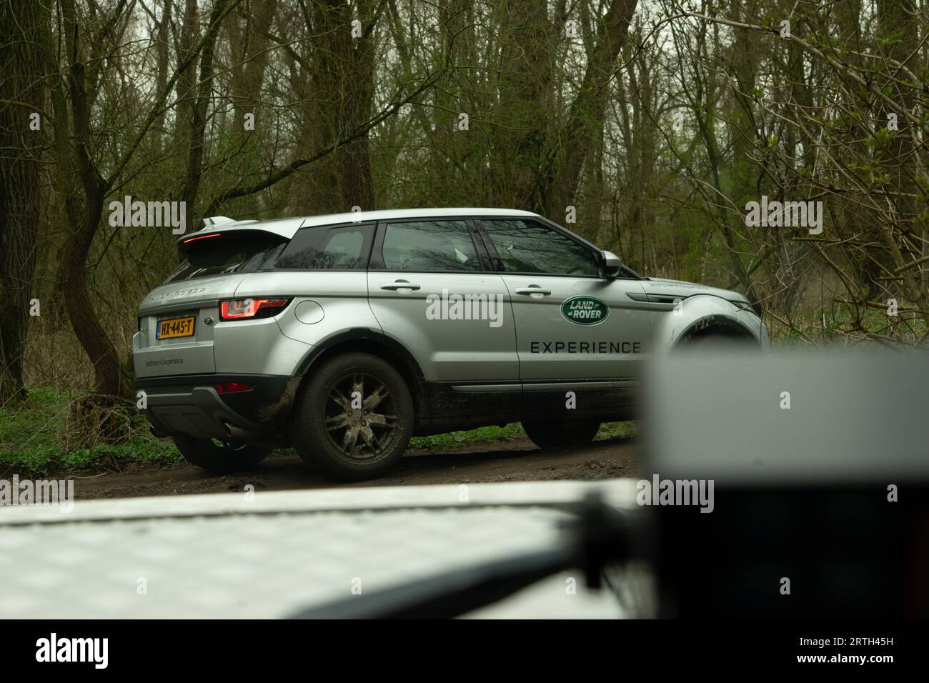 Photo series from an afternoon offroading with several Land Rover cars ...