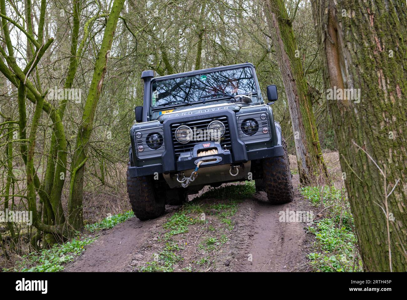 Photo series from an afternoon offroading with several Land Rover cars ...