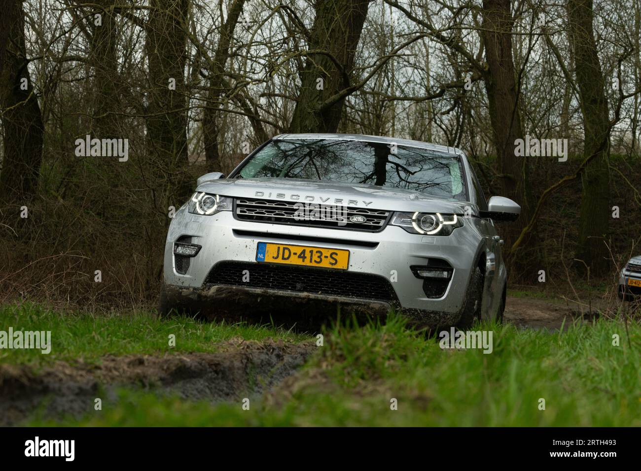 Photo series from an afternoon offroading with several Land Rover cars ...