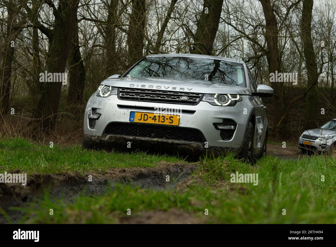 Photo series from an afternoon offroading with several Land Rover cars ...